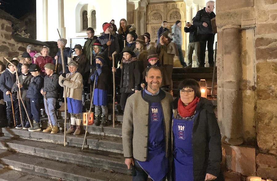 TOURISMUS: Alpenadvent Sarntal feierlich eröffnet – Kinder stehen im ...