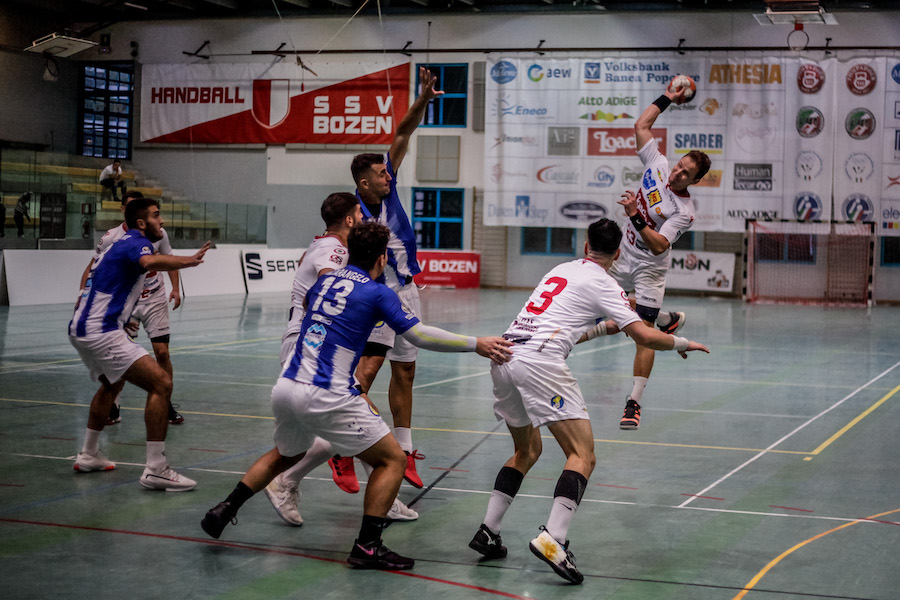HANDBALL: Der SSV Loacker Bozen Volksbank ist gerüstet für das Derby ...